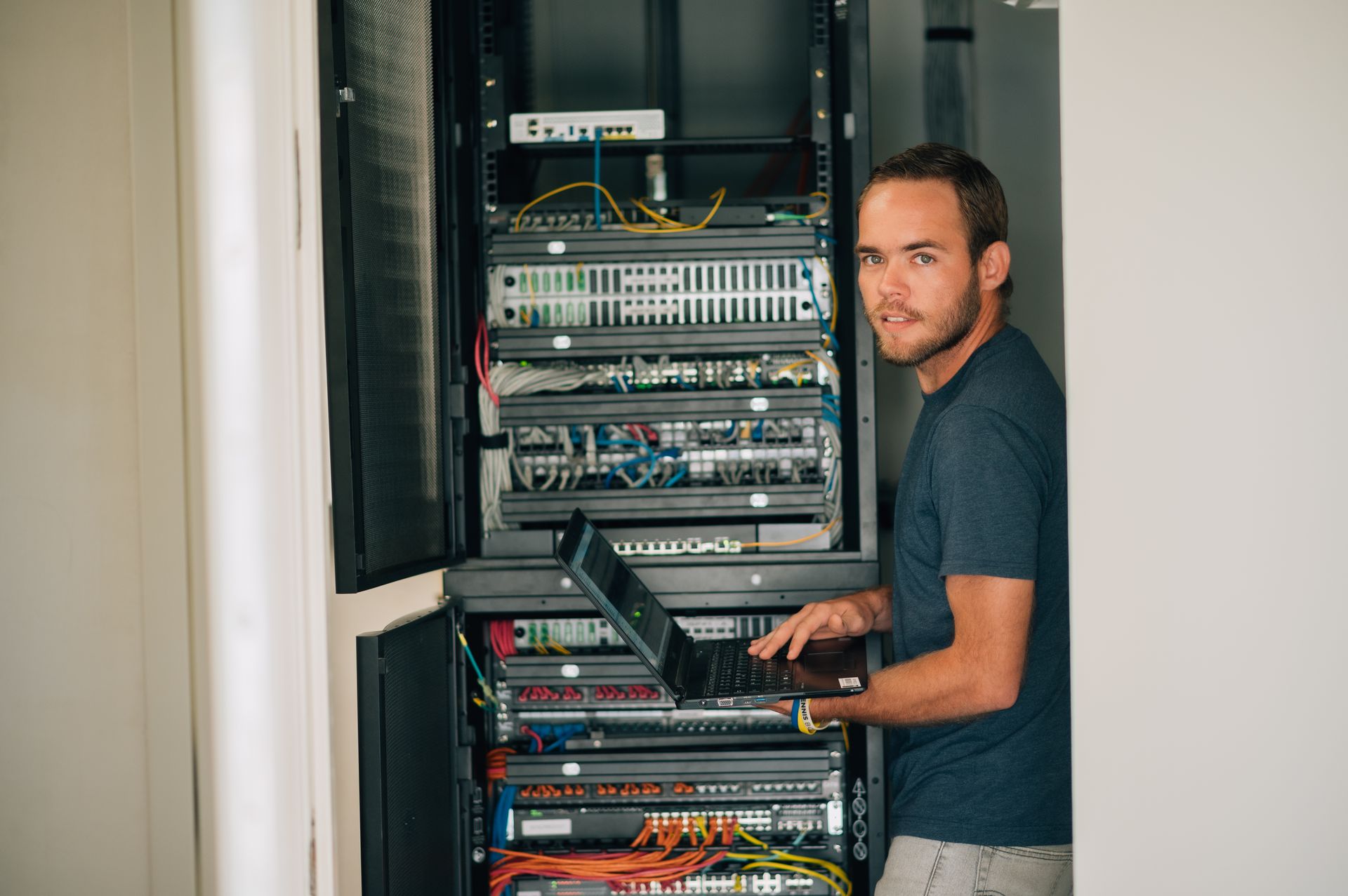 Expert IT systems & devices - MBO Bonaire